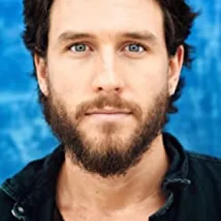 Bart Edwards: Clothes, Outfits, Brands, Style and Looks | Spotern