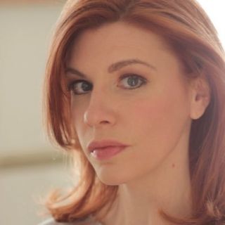 Gina Sadowski (Andrea Syglowski) Tarte LipSurgence in How To Get Away ...