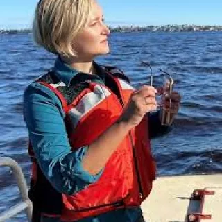 Dasha Burns: Ropa, Moda, Look y Estilo | Spotern