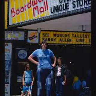 Sandy Allen: Clothes, Outfits, Brands, Style and Looks | Spotern