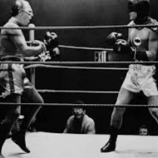 Echa un vistazo al guardarropa de The Riddler (interpretado por Frank ...