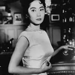 Lisa Lu: Clothes, Outfits, Brands, Style and Looks | Spotern