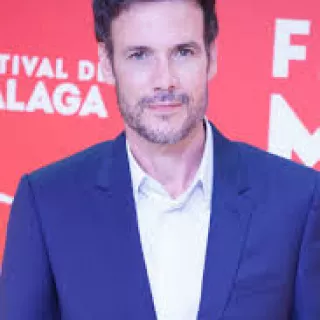 Daniel Grao: Clothes, Outfits, Brands, Style and Looks | Spotern