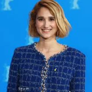 Linda Caridi: Clothes, Outfits, Brands, Style and Looks | Spotern