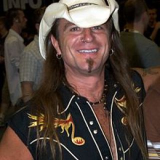 Scott McNeil: Clothes, Outfits, Brands, Style and Looks | Spotern