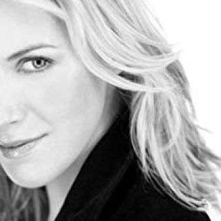 Sara Chase: Clothes, Outfits, Brands, Style and Looks | Spotern