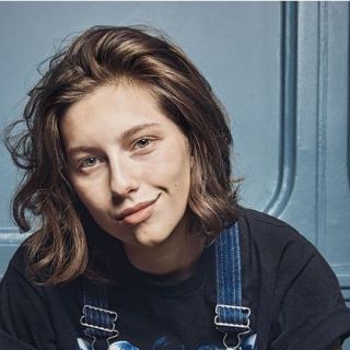 wide leg blue jeans worn by King Princess during the Bonnaroo Festival ...