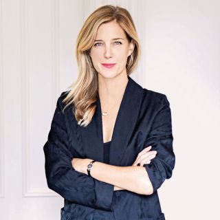 Elizabeth Roberts: Clothes, Outfits, Brands, Style and Looks | Spotern