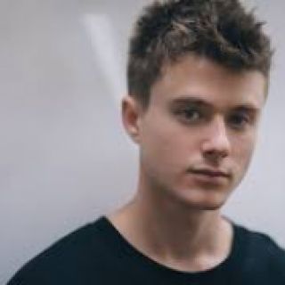 Alec Benjamin: Clothes, Outfits, Brands, Style and Looks | Spotern