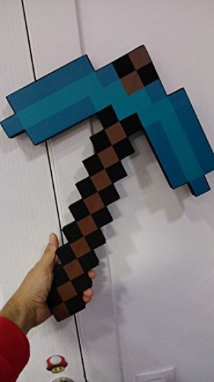 CLOSE UP - Think Geek - Pickaxe Diamant - Minecraft - 4050819747050