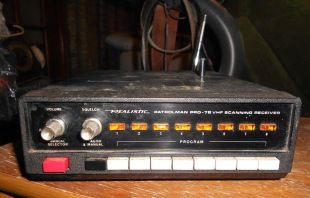 Realistic - Realistic patrolman pro 78 vhf scanning receiver lights up used