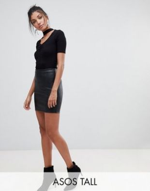 ASOS TALL - Mini jupe en similicuir at asos.com