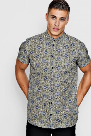 Boohoo - Boohoo Star Print Short Sleeve Satin Shirt