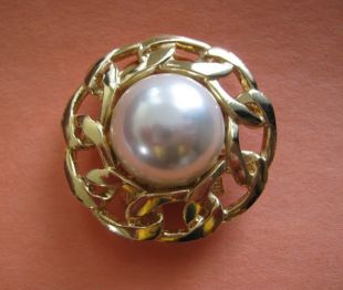 LoveToVintage - Cadeau de Butler grande perle or ton bouton Clip ...