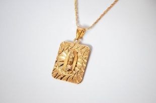 REYAJEWELRY - Gold Square Medallion Necklace