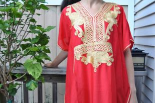 Orangerais - Caftan rouge brodé d'or (Kaftan, plage, robe d'été)