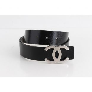 Chanel - Reversible Leather CC Logo Belt 80 White Black