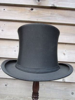 Splendidvintageworld - Vintage pliable Opera hat in exceptional ...