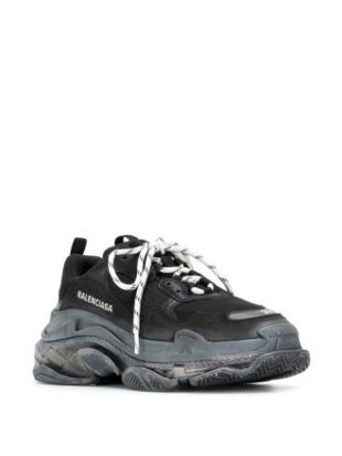 Balenciaga - Baskets Triple S - Farfetch