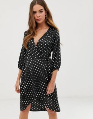 In The Style - In The Style - Robe cache-cœur à pois en satin | ASOS