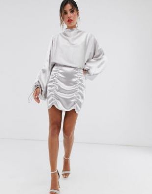 ASOS DESIGN - ASOS DESIGN - Robe courte en satin avec jupe froncée et haut blouson | ASOS