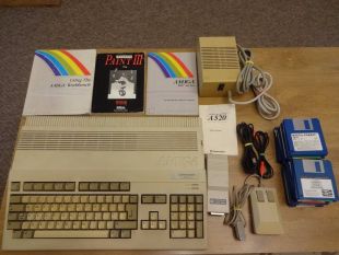Commodore - Commodore Amiga 500 + plus. Mouse, A520, Games, Manuals ...