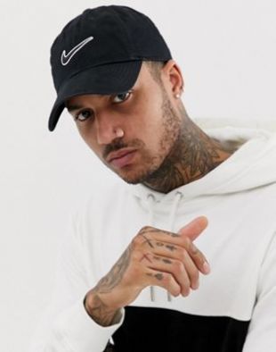 Nike - Swoosh Cap with Embroidered Logo in Black