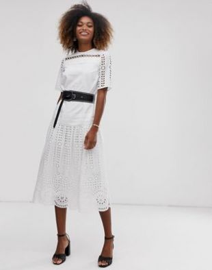 ASOS DESIGN - ASOS DESIGN - Robe babydoll mi-longue en broderie anglaise avec ceinture cloutée ...