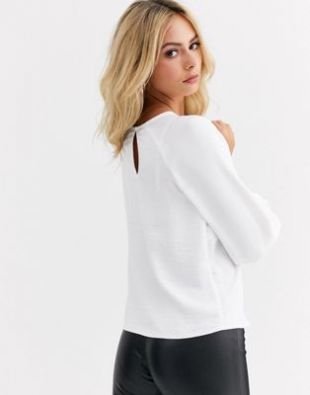 New Look - Satin balloon sleeve blouse in off white