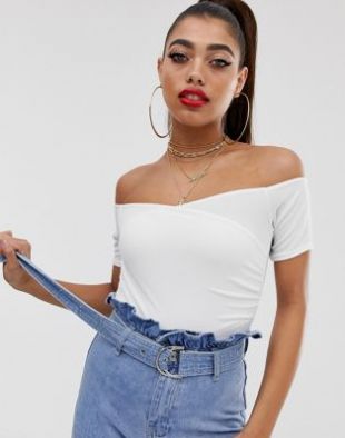 prettylittlething - PrettyLittleThing - Body cache-cœur style bardot ...