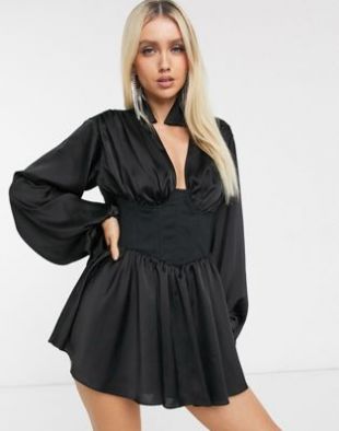 Asos - ASOS DESIGN - Robe chemise courte à encolure large au dos en satin avec taille style ...