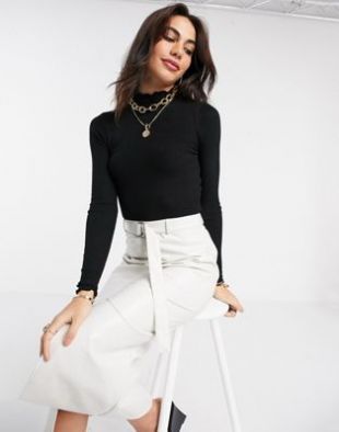 River Island - River Island - Pull col montant à volants - Noir | ASOS