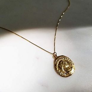 gold spoon jewelry - Gold Coin Neck­lace