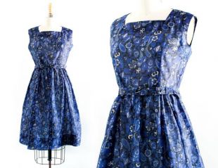 Unbranded - vintage 1960s robe paisley . Lapis Lazuli . 50s / robe de ...