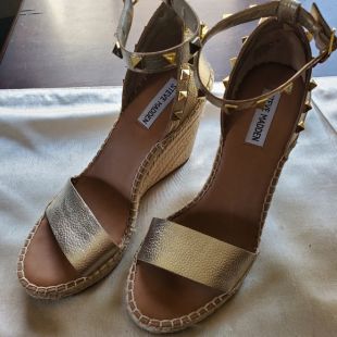 Steve Madden - Gold McKenna Rockstud Wedges