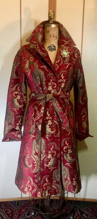 Unbranded - Red Gold Velvet Tapestry Tapis Manteau Princess Light Small ...