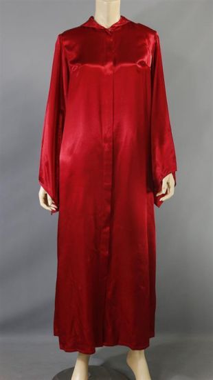 SCREAM QUEENS CHANEL #5 ABIGAIL BRESLIN SCREEN WORN ROBE EP 101 | eBay