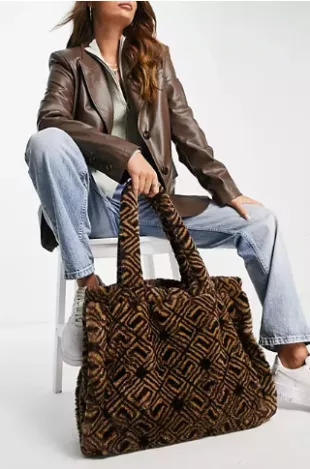 ASOS DESIGN - Oversized Faux Fur Tote Bag with Monogram Print in Brown