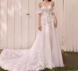queenly - White Size 8 A-line Gown