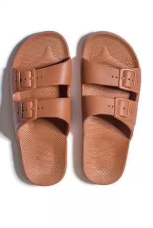 Freedom Moses - Basic Sandals in Toffee