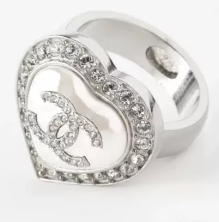 Chanel - Shiny Pearl CC Logo Ring