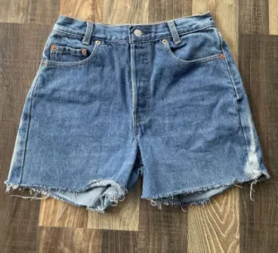 Levi’s - Vintage 90S Cut off Denim Shorts