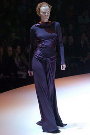 Alexander McQueen - Alexander McQueen Fall 2004 Ready-to-Wear Fashion Show