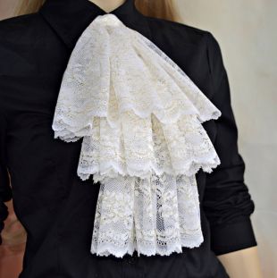 Keybijou - White ruffled jabot Pirate party accessorie Aristocratic ...