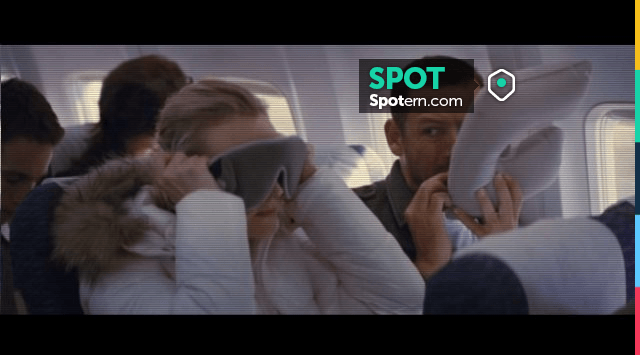 The travel cushion inflatable of Dany Boon in A Perfect Plan | Spotern