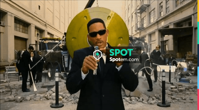 The neuralizer Agent J (Will Smith) in Men In Black | Spotern