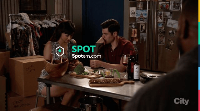 The playsuit floral Cece Parekh (Hannah Simone) in New Girl | Spotern