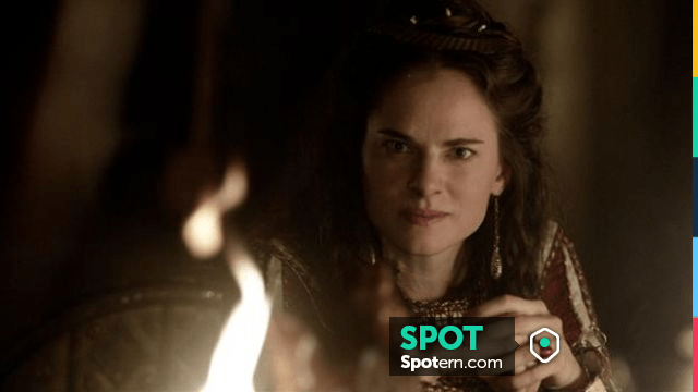 Ring worn by Kwen­thrith (Amy Bai­ley) in Vi­kings 2x08 | Spotern