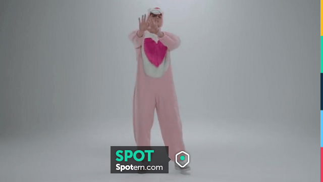 Les sneakers Nike Ai rForce 1 Flyknit low de Vald dans son clip ...