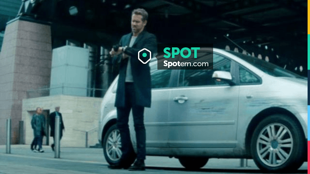 The overcoat chesterfield charcoal grey, Michael Bryce (Ryan Reynolds ...